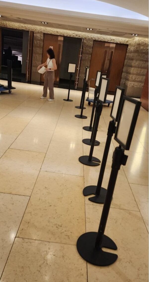 Queue Pole Sign (A4) - Four Legs Affair - Event Furniture Rental